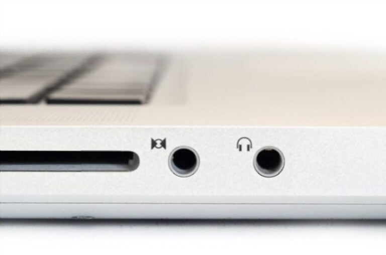 How To Setup A Karaoke System With A Laptop (Best Beginner's Guide)